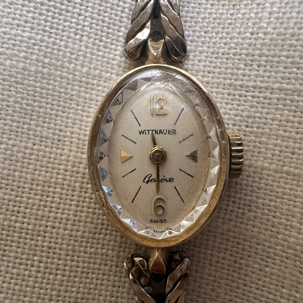 Wittnauer Geneve Swiss Vintage Ladies Watch - Gem